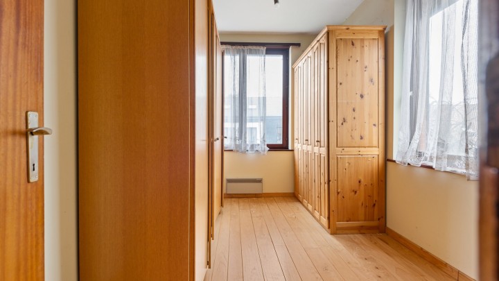 Te renoveren halfopen bebouwing met prachtige tuin op gunstige locatie ...